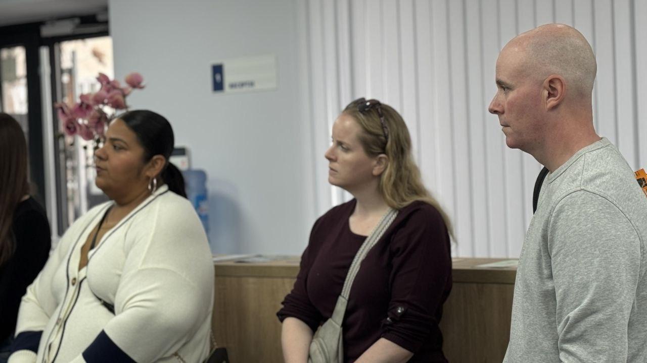 Experți americani în vizită la Centrul de Justiție Familială al ...