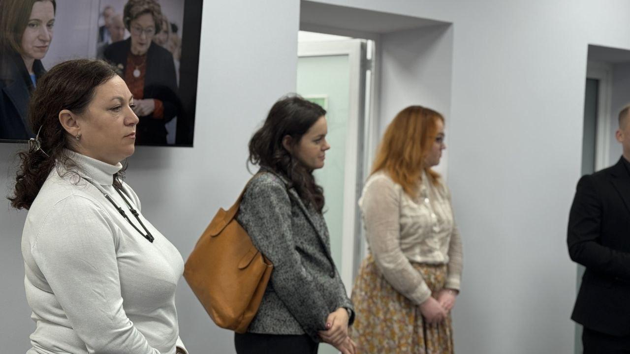 Experți americani în vizită la Centrul de Justiție Familială al ...